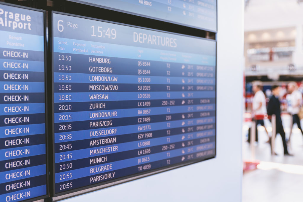 Info of flight on billboard in airport · Free Stock Photos
